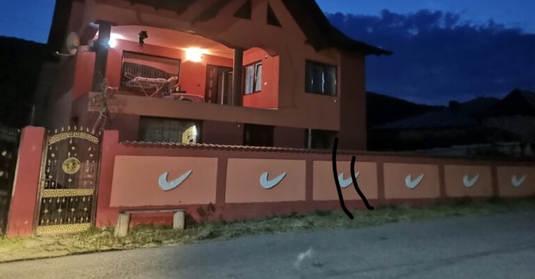În Argeș se poartă Nike pe gard și Versace pe poartă: Luxul la el acasă ...
